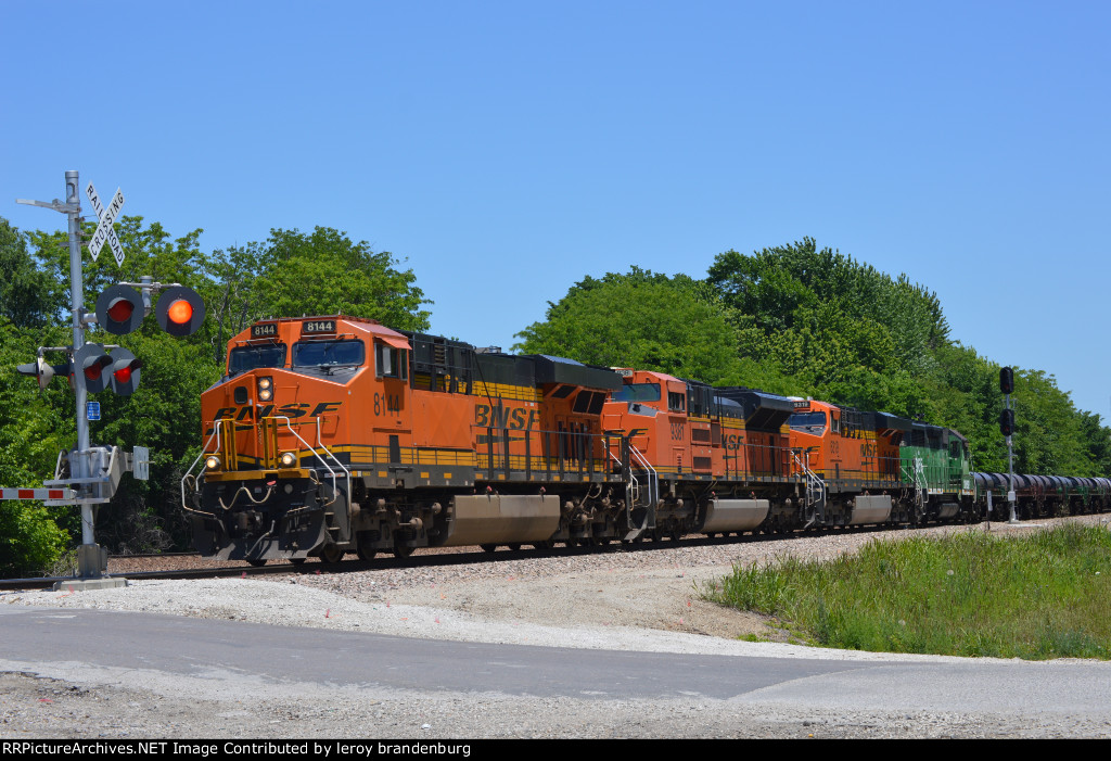 BNSF 8144 with the WQMTUL